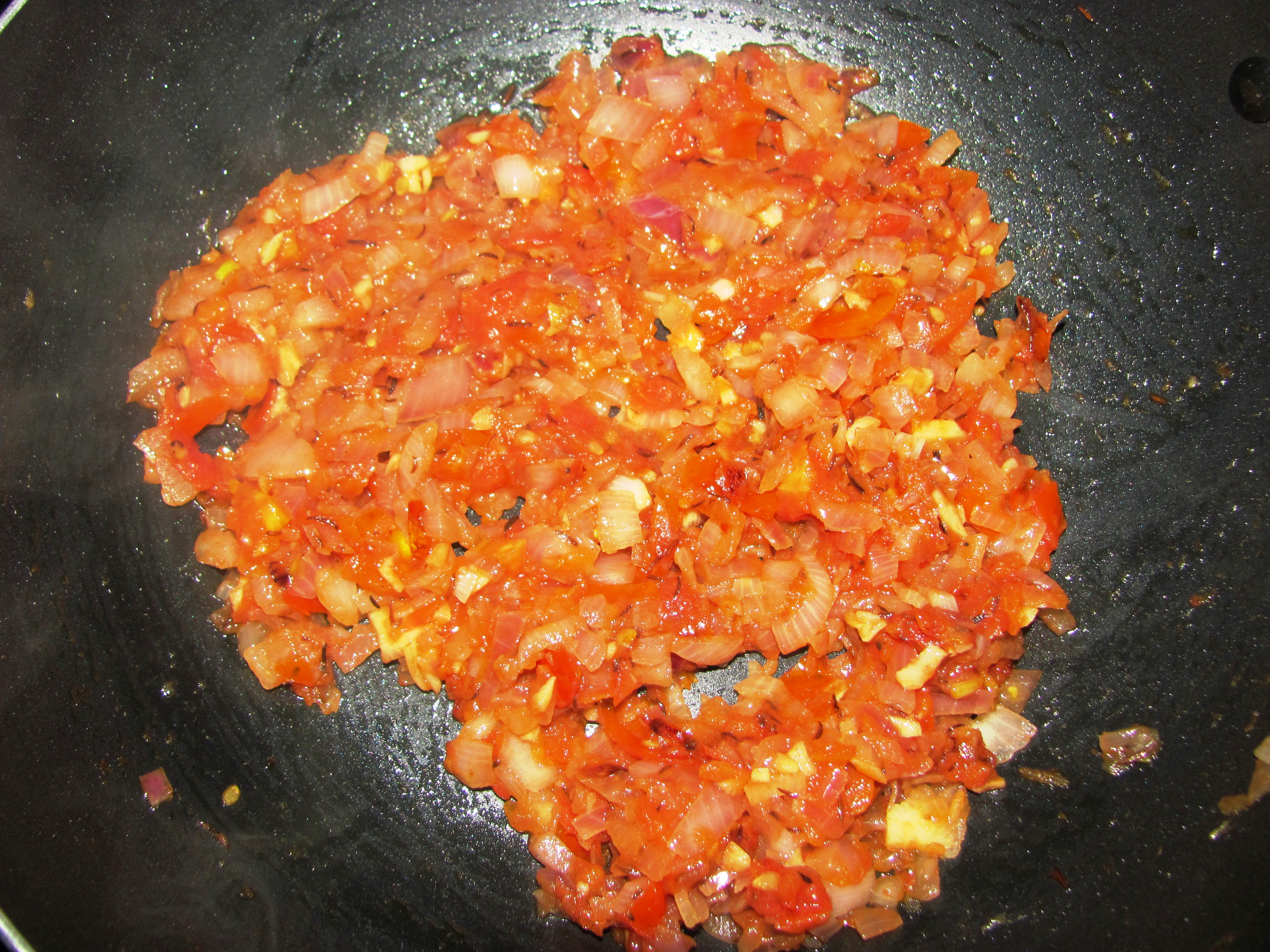 Panee-khurchan-cook-tomatoes